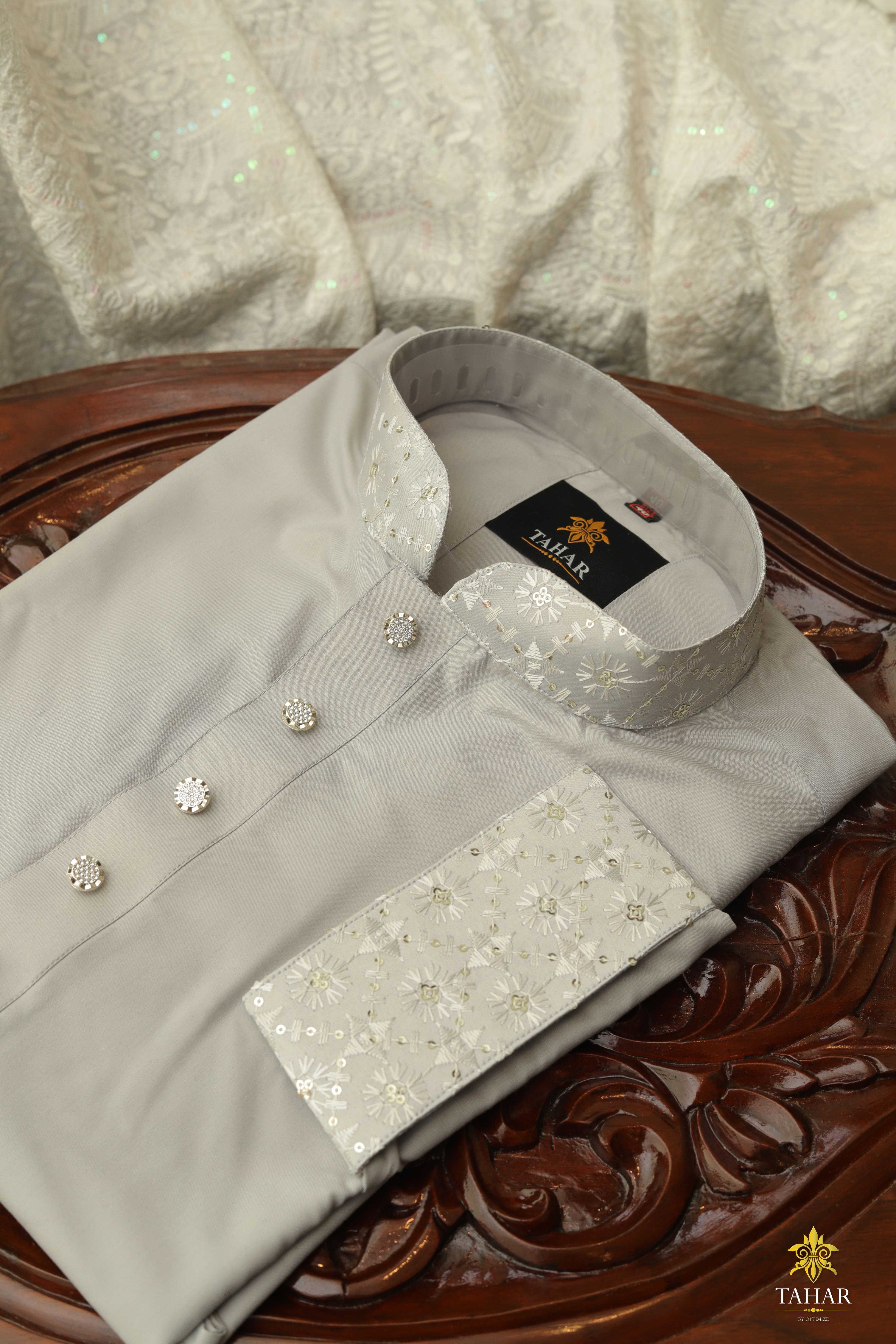 FROSTED SILVER | TAHAR